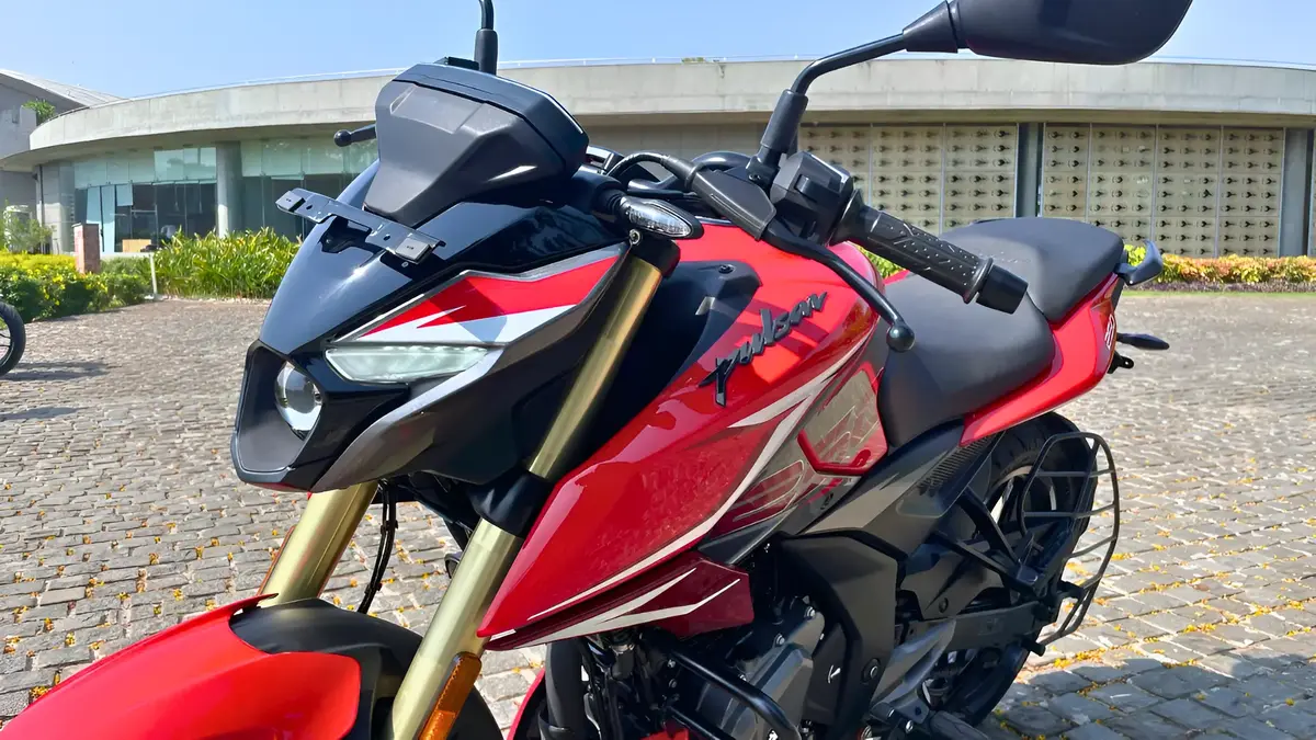 Bajaj Pulsar N250 Review: 249.8cc Engine Performance, 56.7 km/l Mileage ...
